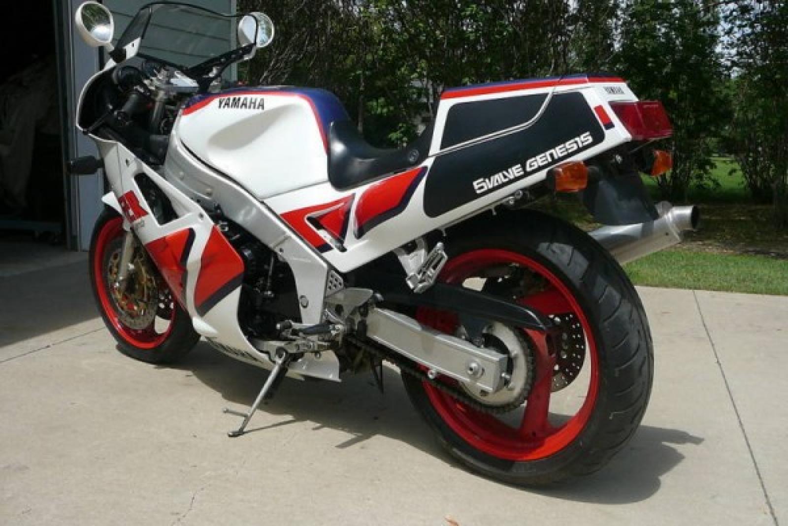 1987 Yamaha FZR 750R Genesis